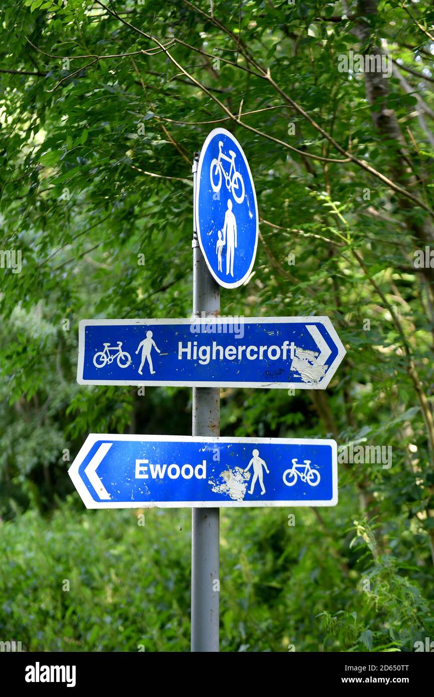 A cycle path sign hi-res stock photography and images - Alamy