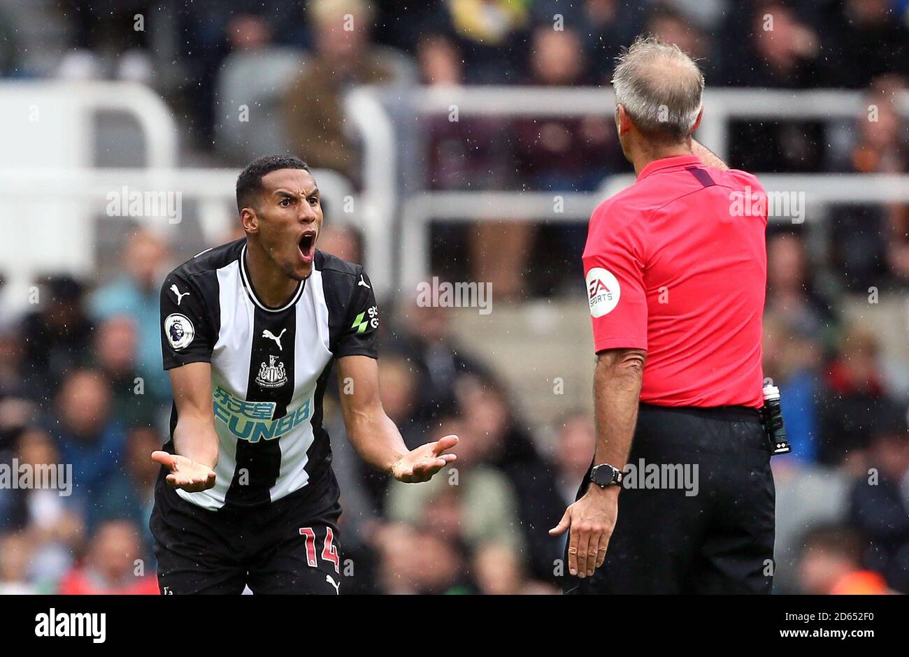 Newcastle United's Isaac Hayden has words with referee Martin Atkinson ...