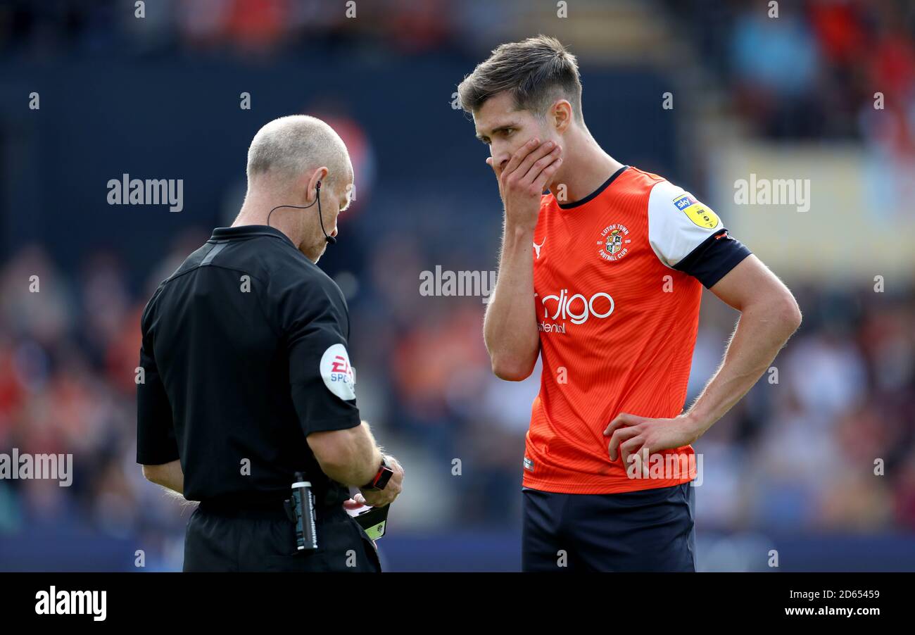 Lutonâ€™s Dan Potts talks with referee Andy Woolmer Stock Photo - Alamy