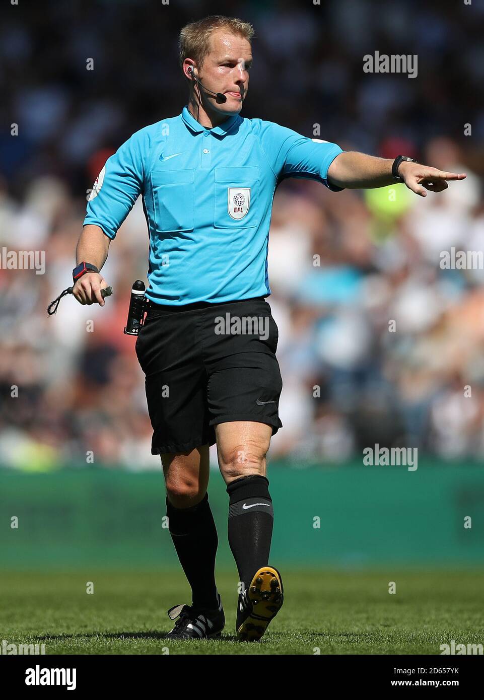Full length points football hi-res stock photography and images - Alamy