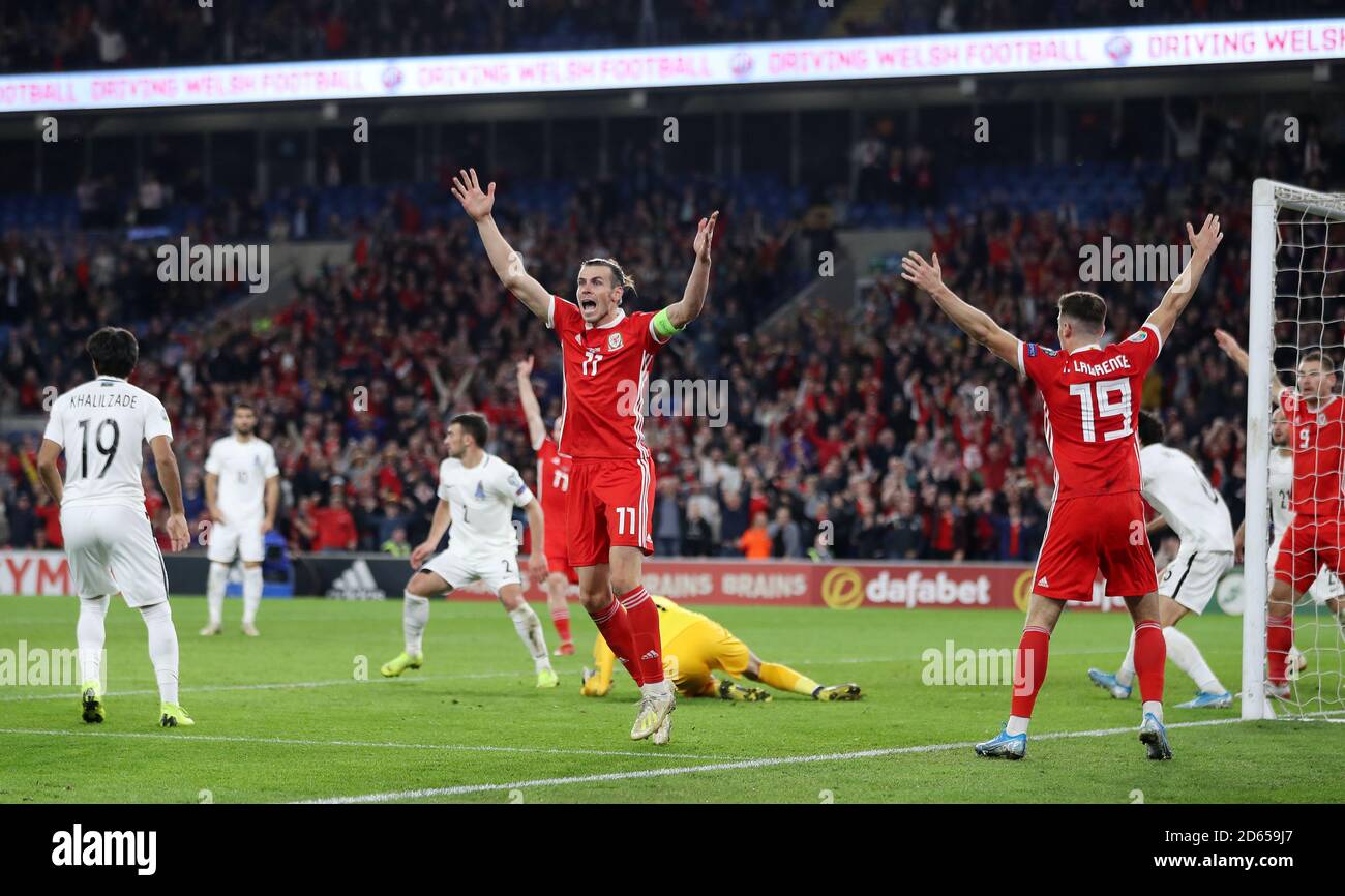 Gareth bale wales celebrates hi-res stock photography and images - Alamy