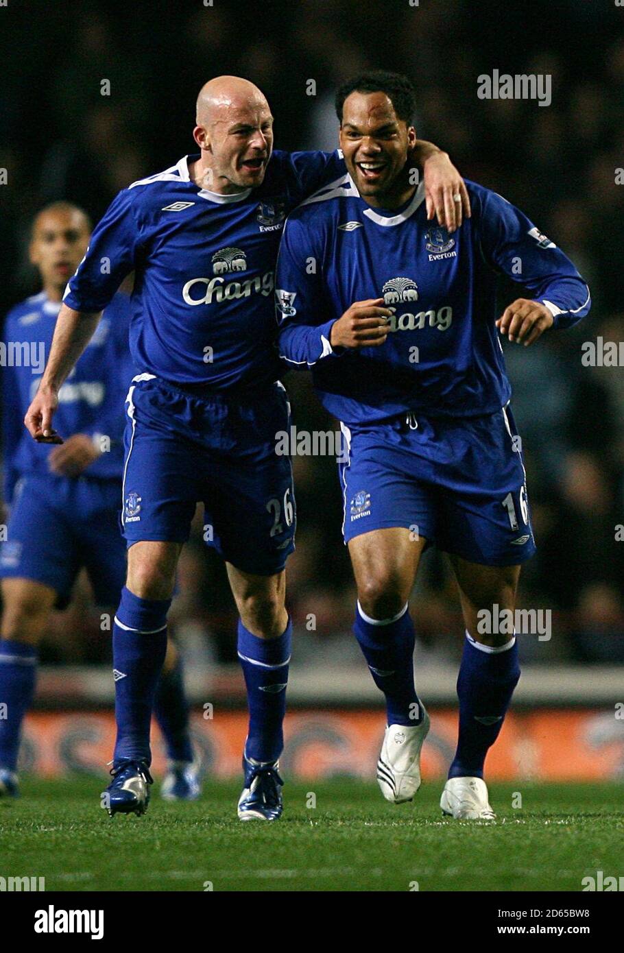 Everton's Joleon Lescott celebrates his goal with Lee Carsley Stock ...