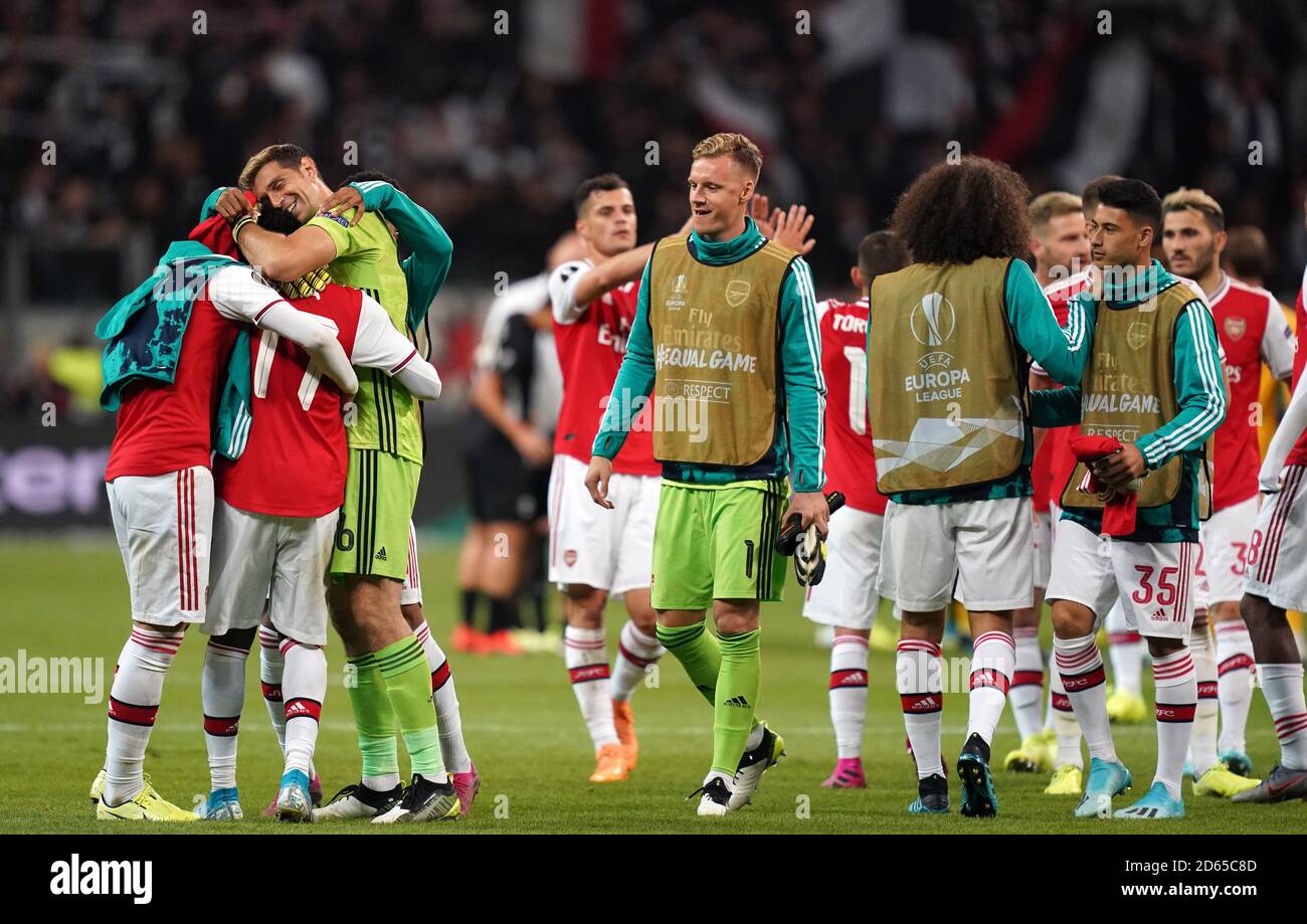 Arsenal players celebrate their victory after the final whistle Stock ...