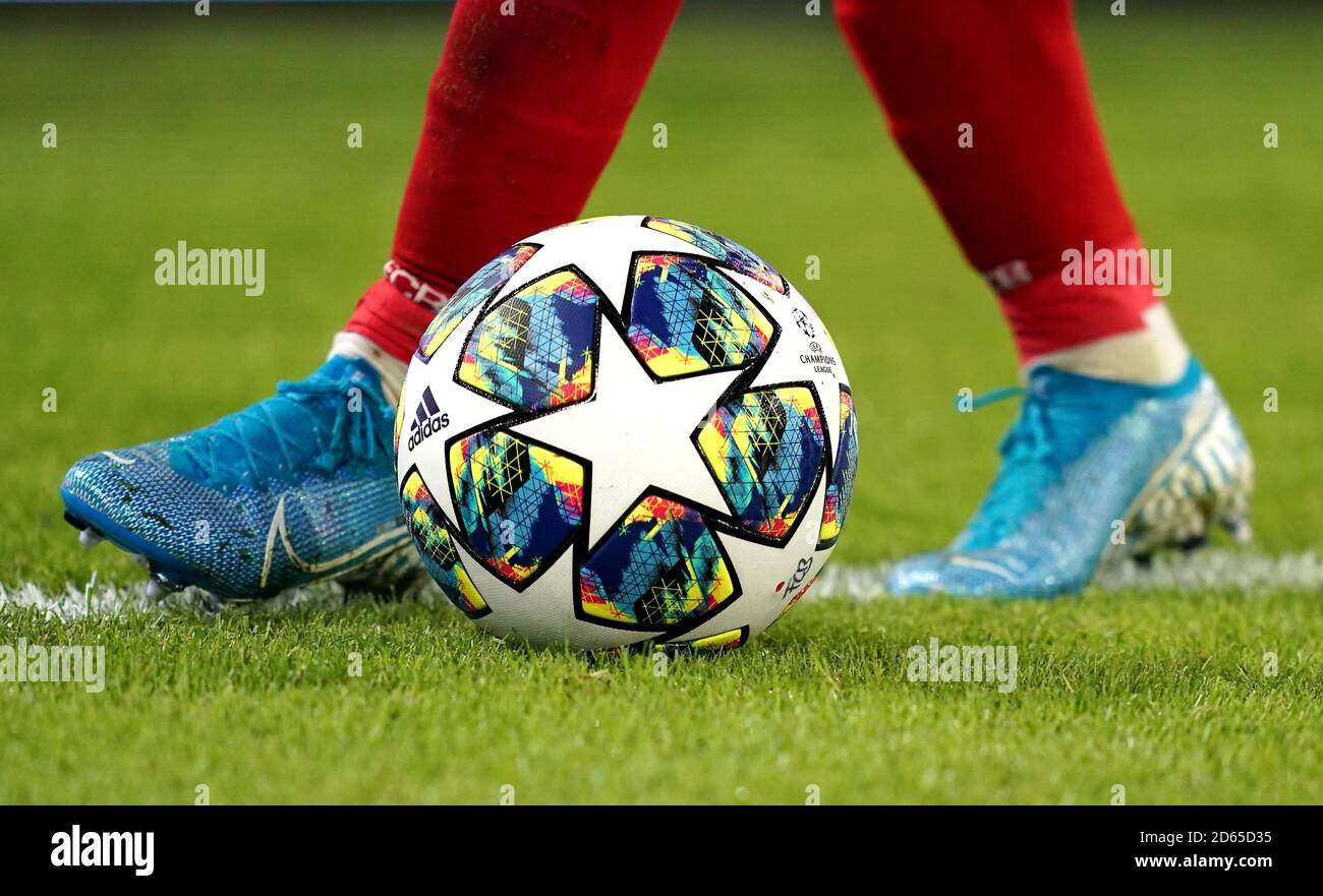 A general view of the match ball Stock Photo - Alamy