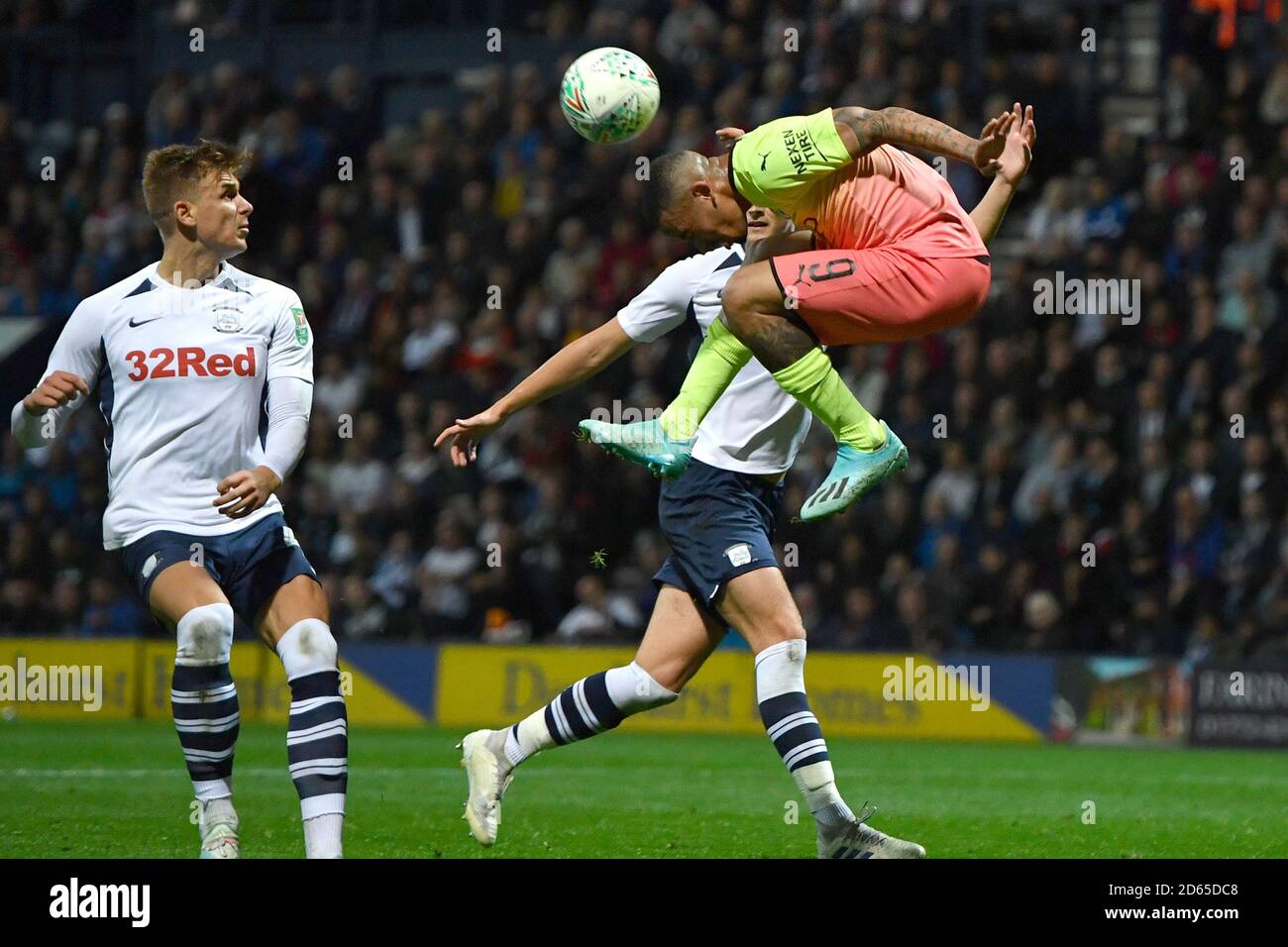 Soccer header goal hi-res stock photography and images - Alamy