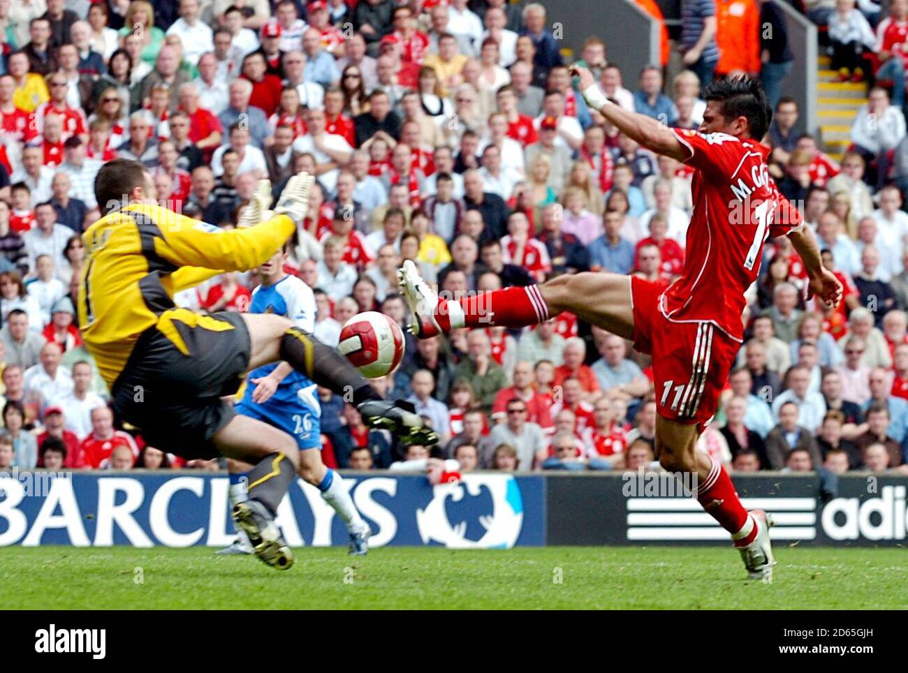 Liverpool's Mark Gonzalez and Wigan Athletic's goalkeeper John Filan ...