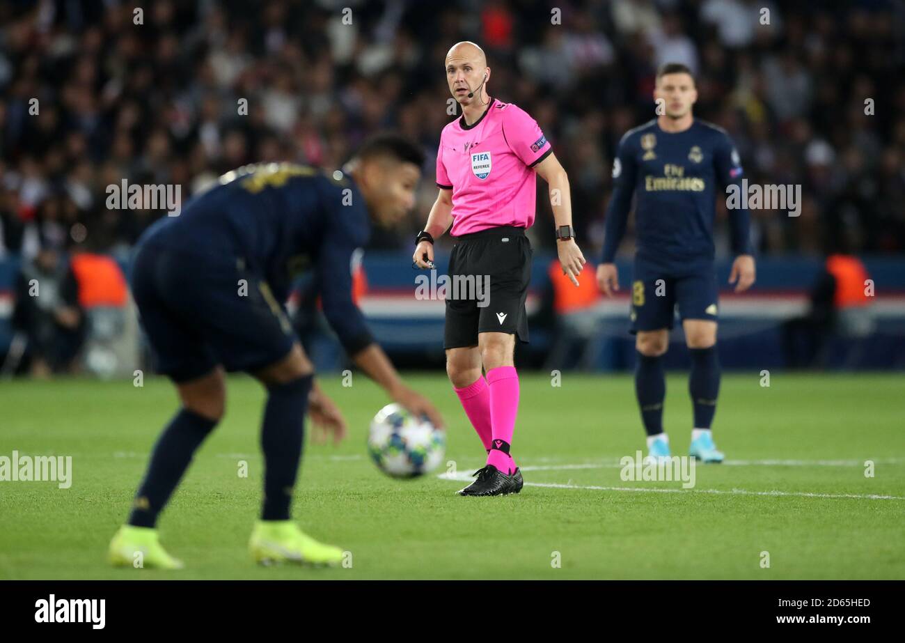 Referee Anthony Taylor Stock Photo - Alamy
