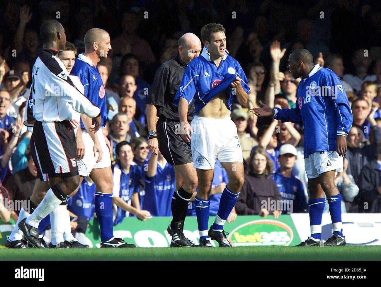 Referee barry knight hi-res stock photography and images - Alamy