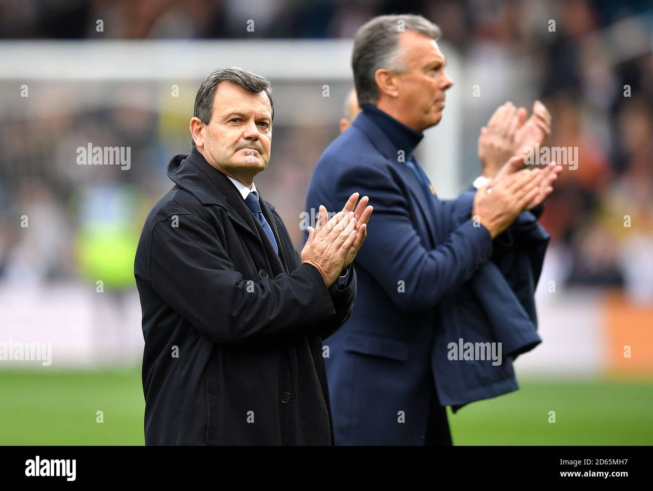 Former Leeds United player Steve Hodge (left) prior to kick-off Stock ...