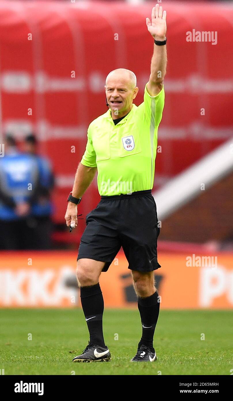 Referee Andy Woolmer Stock Photo - Alamy