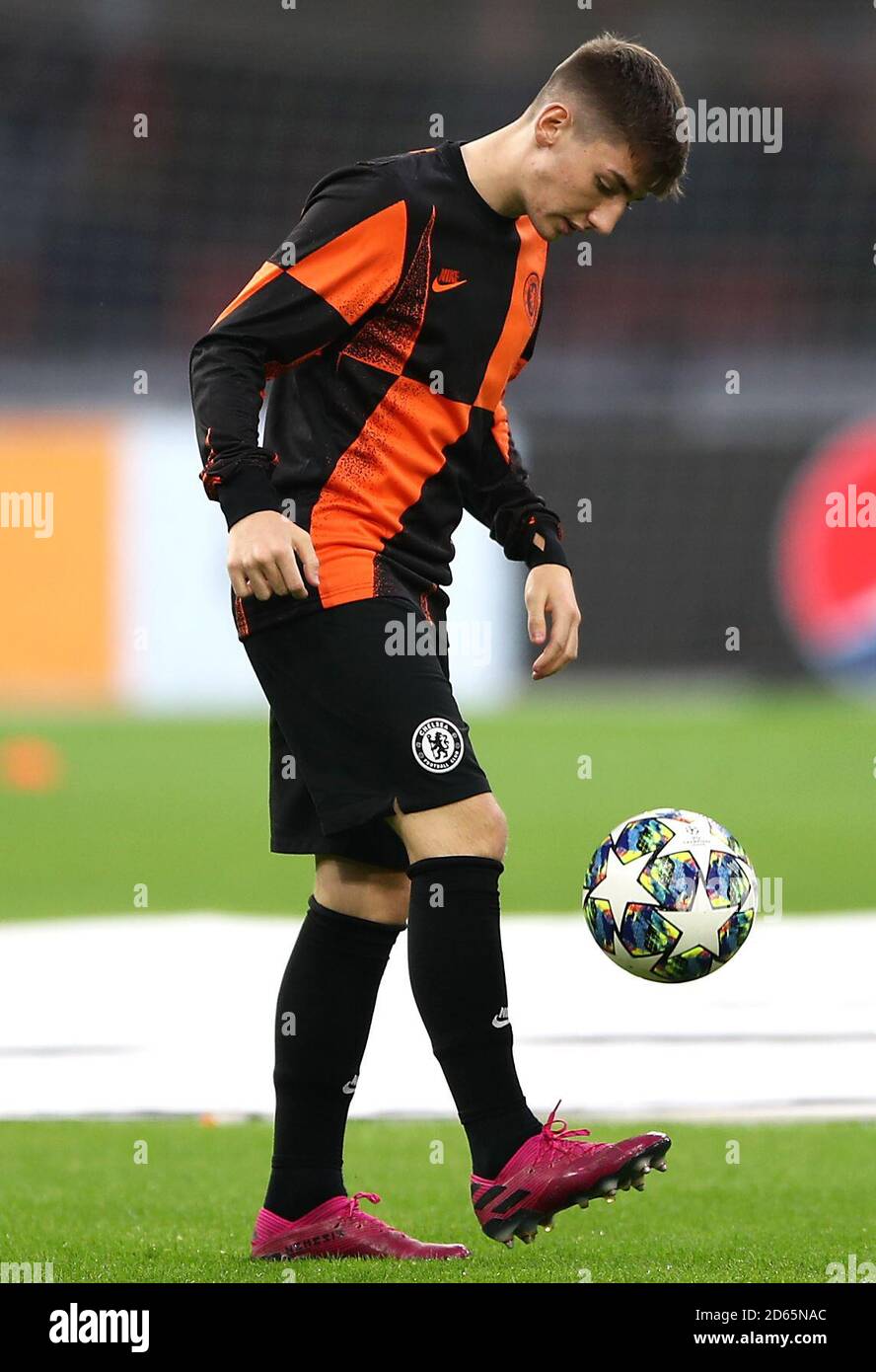 Chelsea's Billy Gilmour warming up before the game Stock Photo - Alamy
