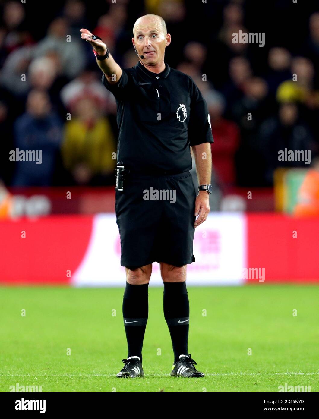 Referee mike dean in action hi-res stock photography and images - Alamy