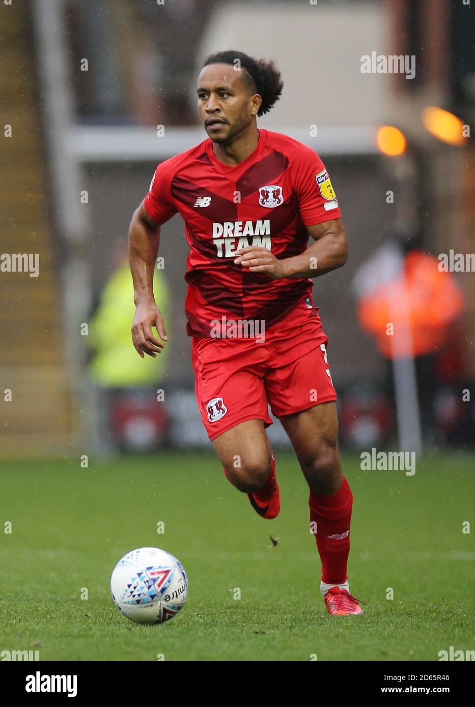 Leyton Orient's Joe Widdowson on the ball Stock Photo - Alamy