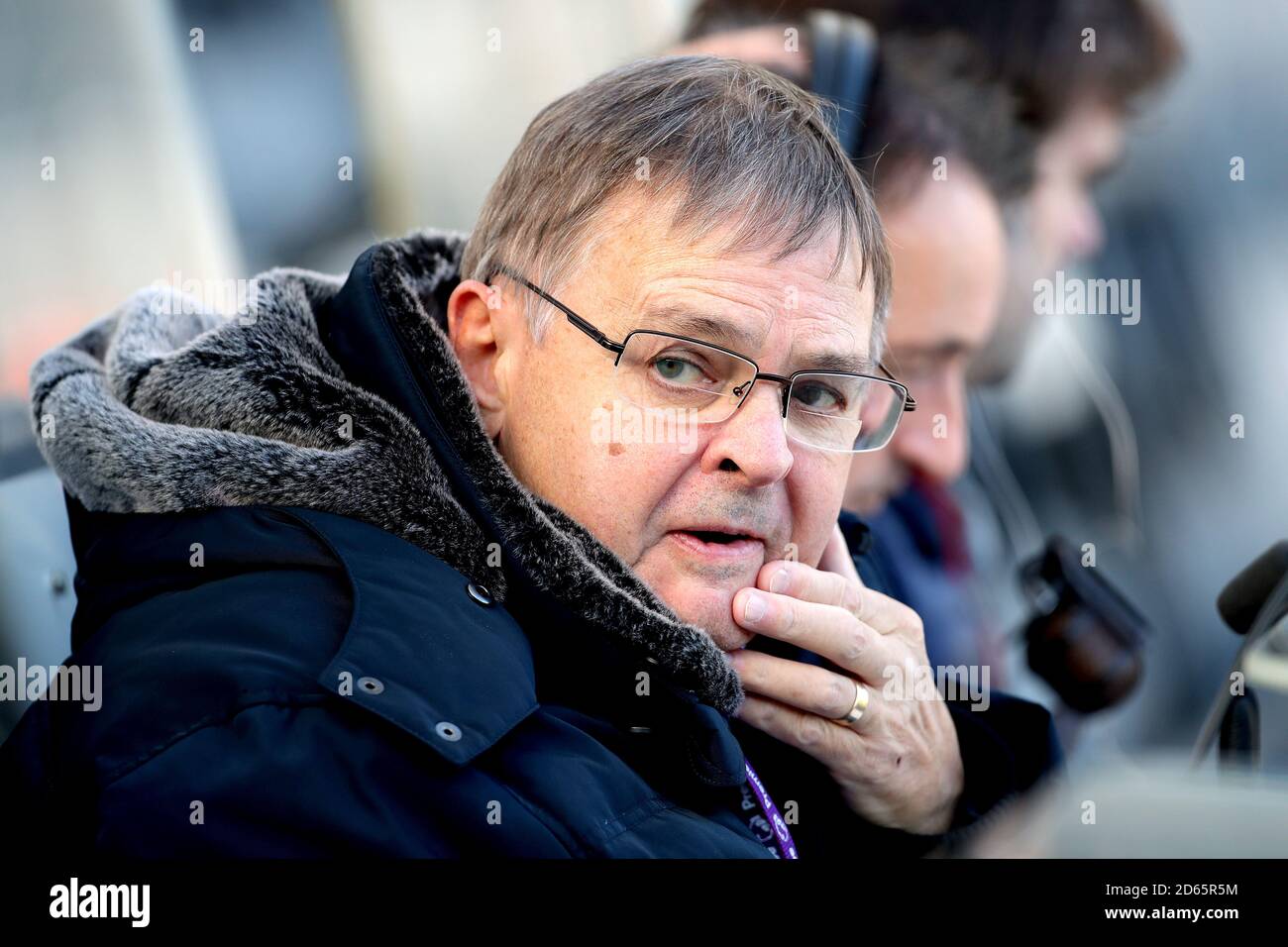 Commentator Alan Green in the stands Stock Photo - Alamy