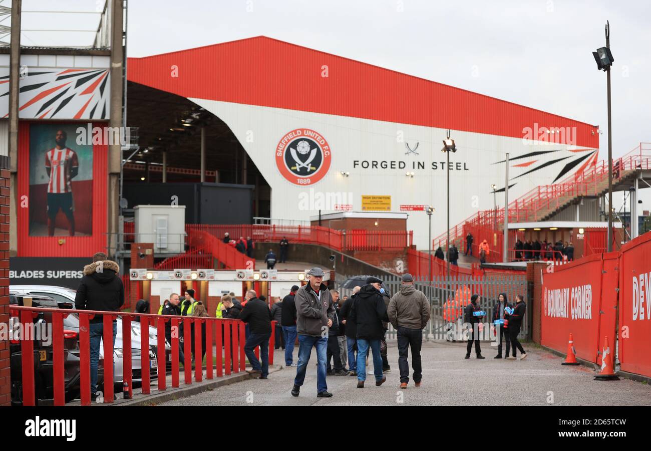 Sheffield utd football fans hi-res stock photography and images - Alamy