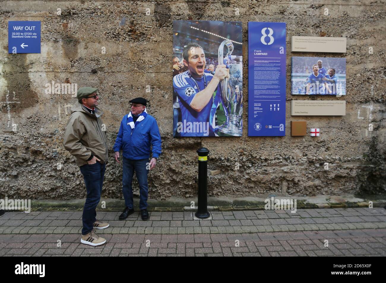 Chelsea stadium outside view hi-res stock photography and images - Alamy