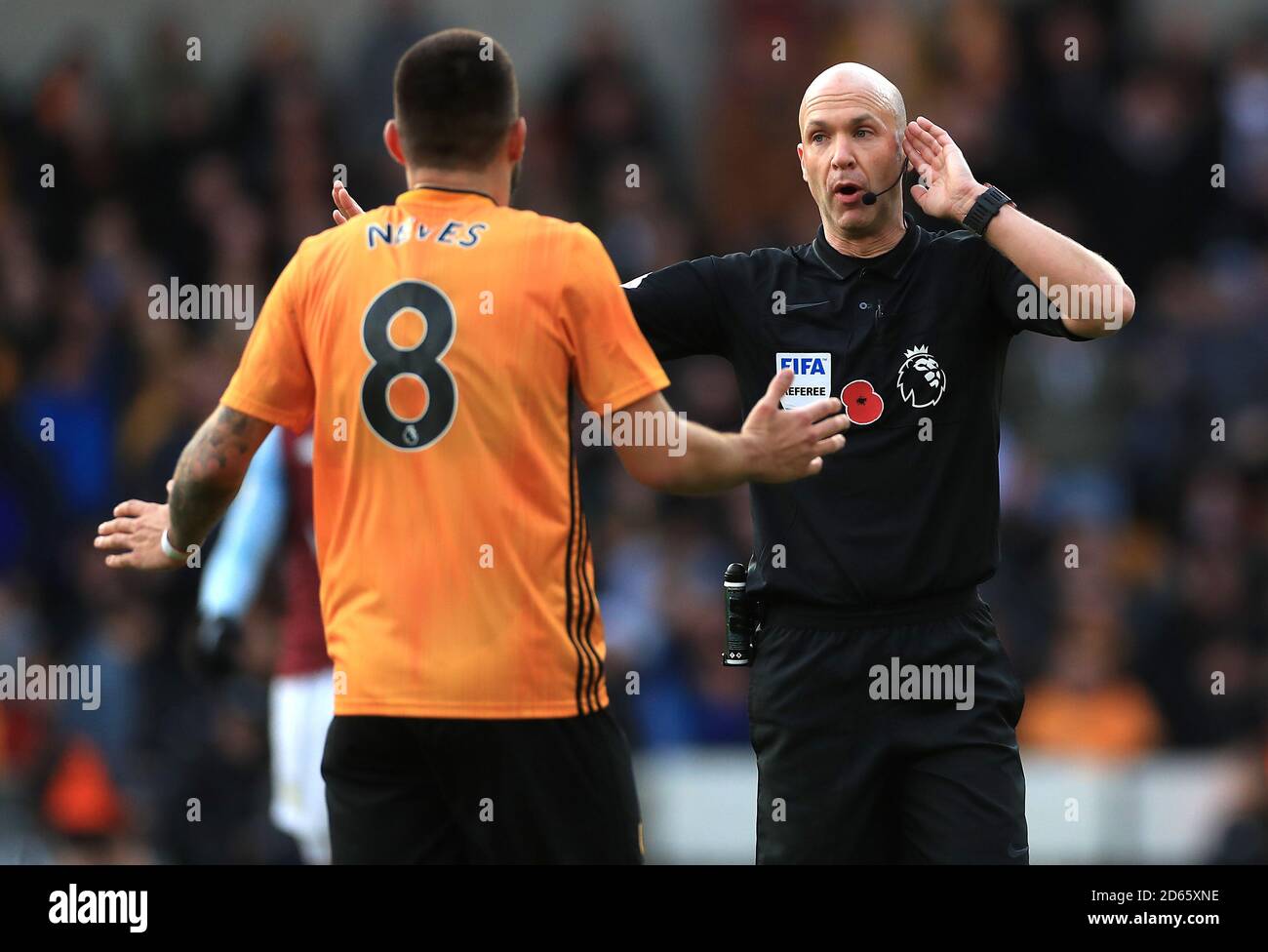 Premier league referee var hi-res stock photography and images - Alamy