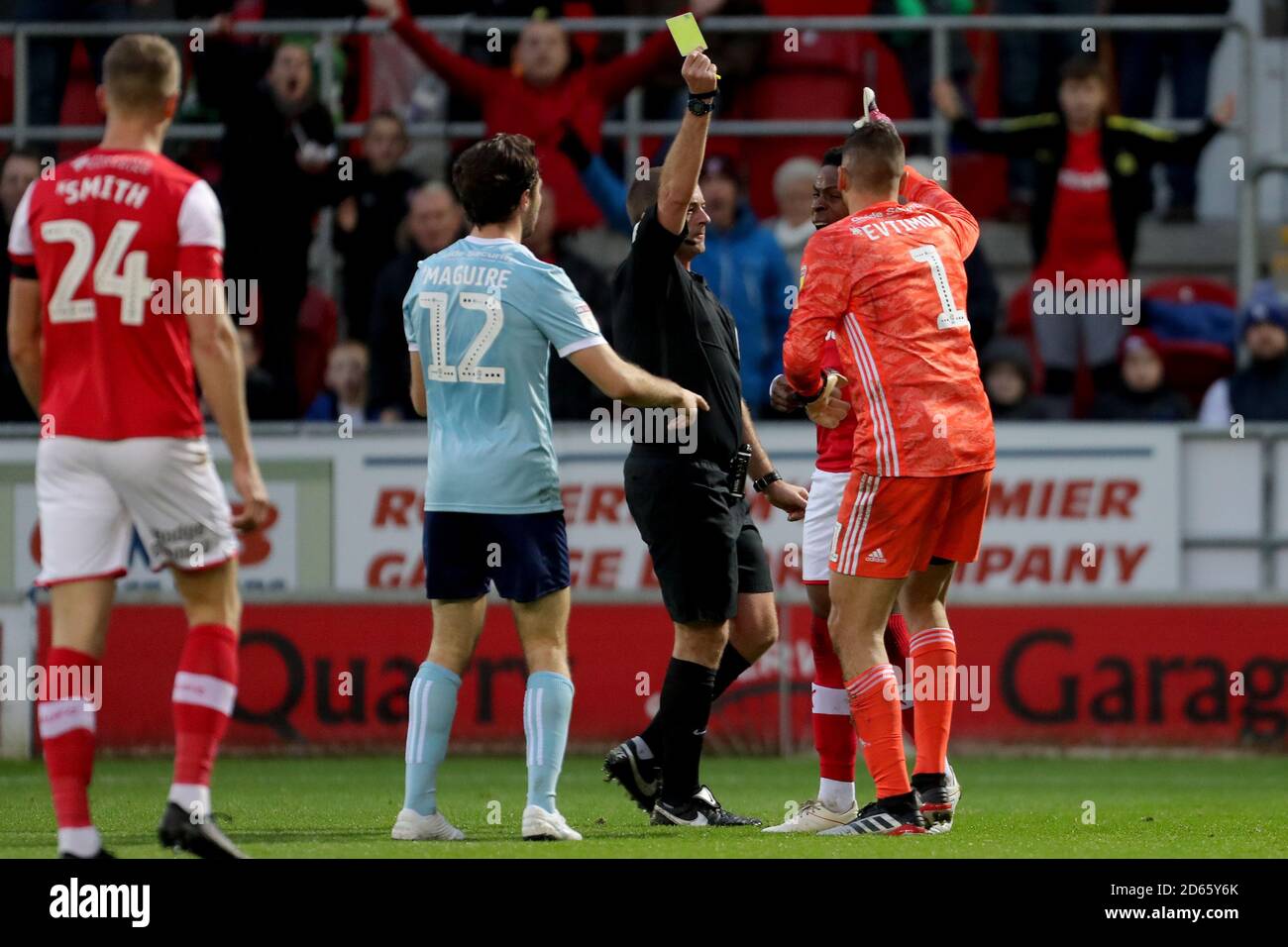 Soccer referee darren handley hi-res stock photography and images - Alamy