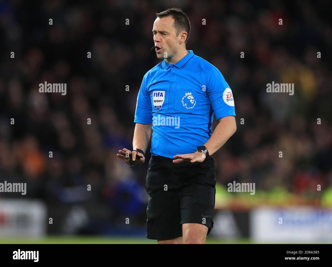 Premier league stuart attwell hi-res stock photography and images - Alamy