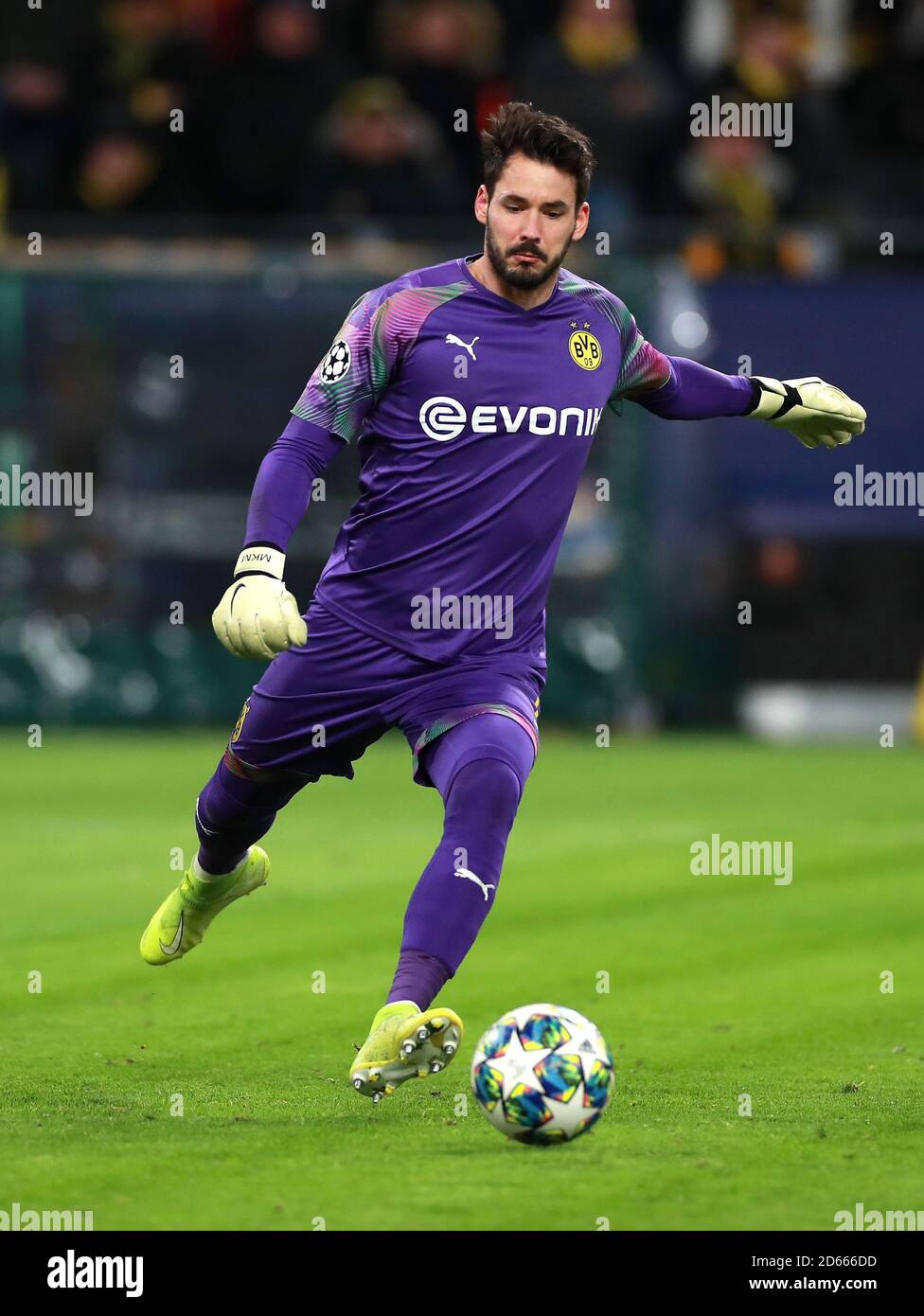 Borussia Dortmund goalkeeper Roman Burki Stock Photo - Alamy