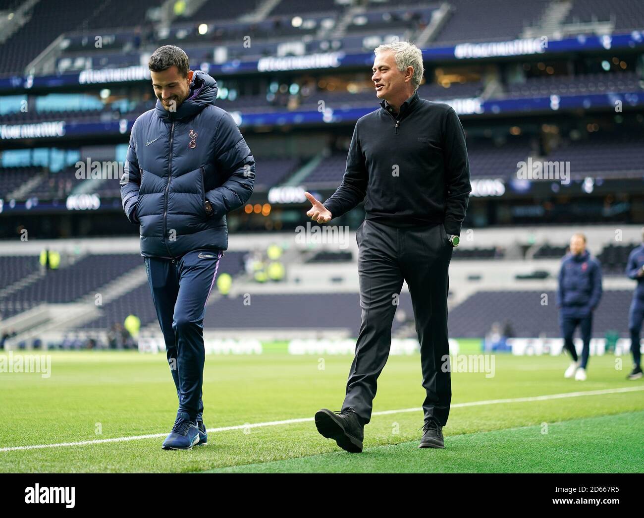 Tottenham hotspur assistant manager hi-res stock photography and images ...