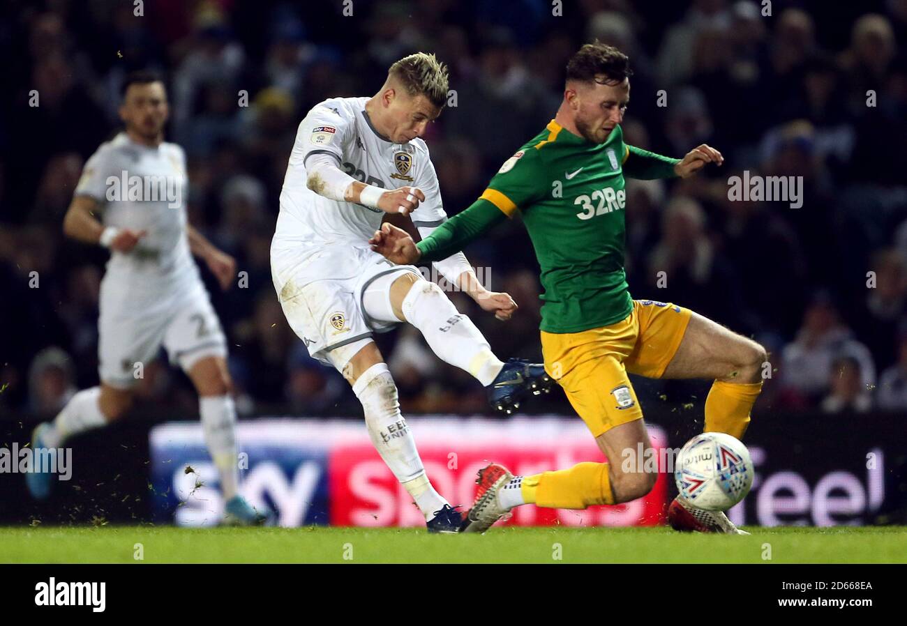 Leeds United's Ezgjan Alioski shoots Stock Photo - Alamy