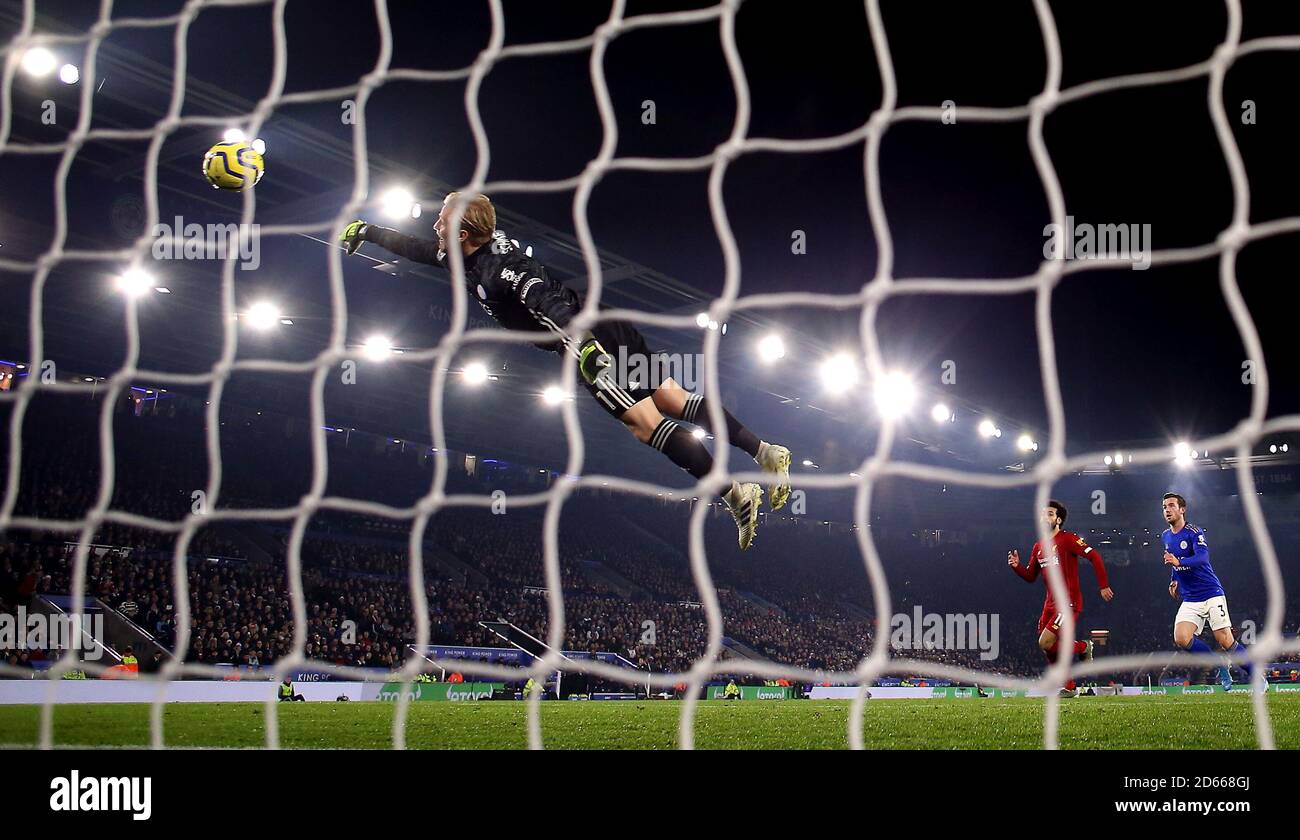 Leicester City goalkeeper Kasper Schmeichel dives to make a save Stock ...