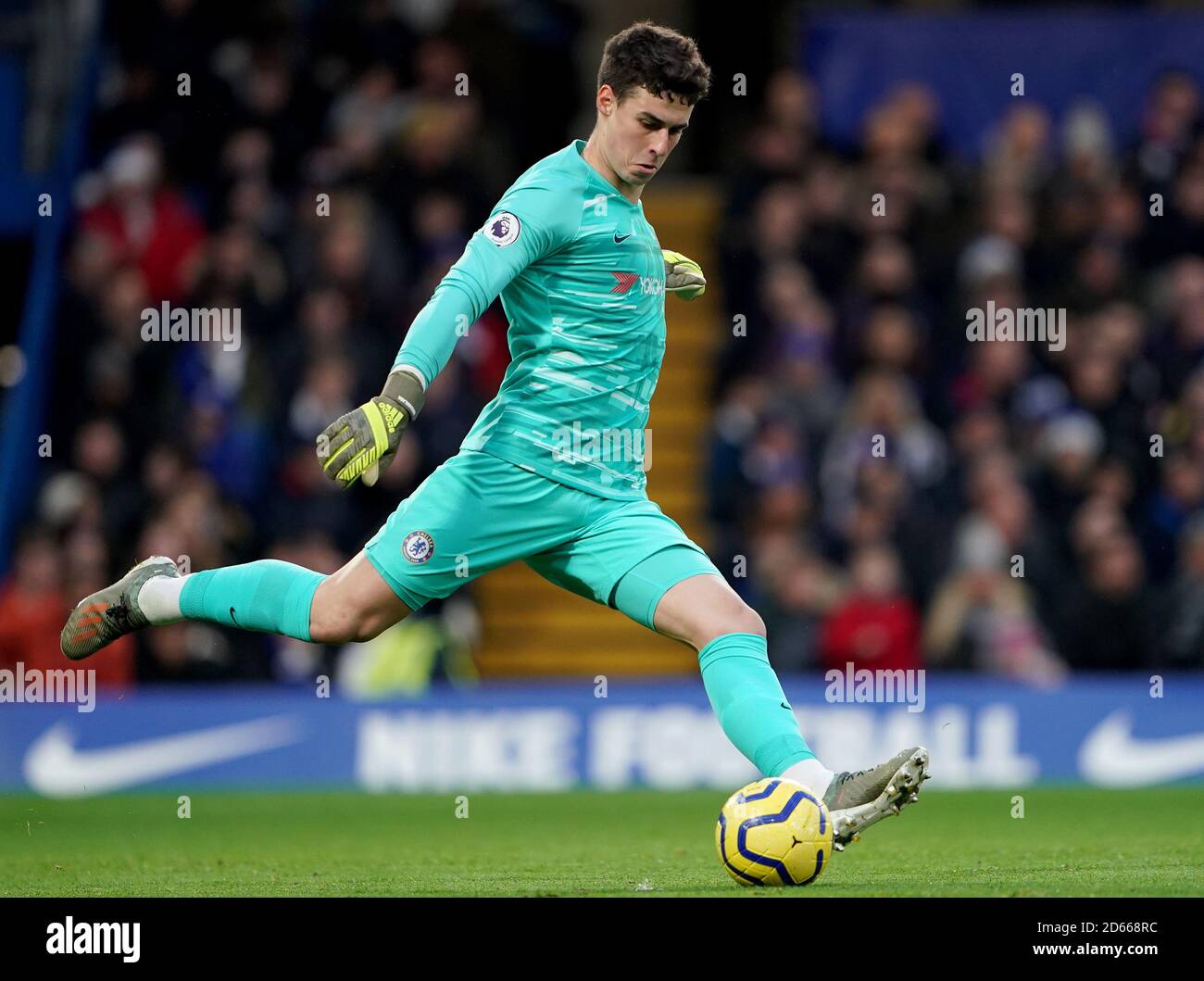 Chelsea goalkeeper Kepa Arrizabalaga in action Stock Photo - Alamy