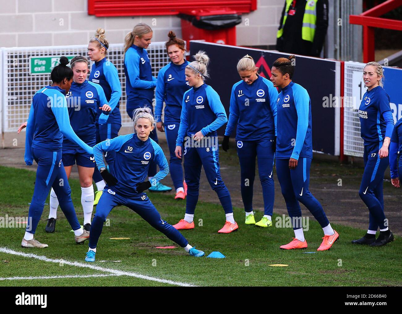 Hove albion players warm up hi-res stock photography and images - Alamy