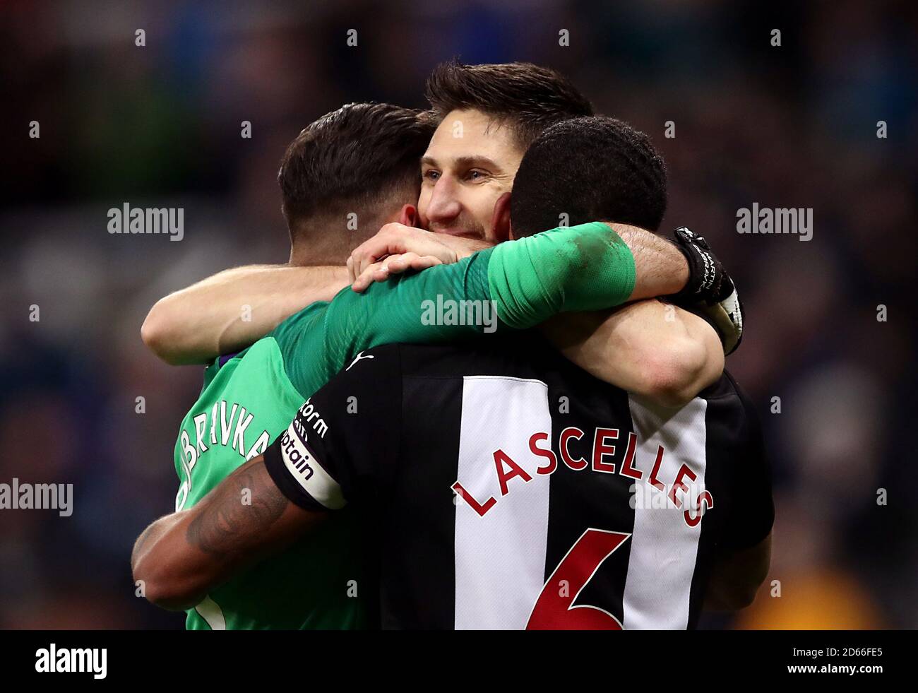 Newcastle United's Federico Fernandez (centre), goalkeeper Martin ...