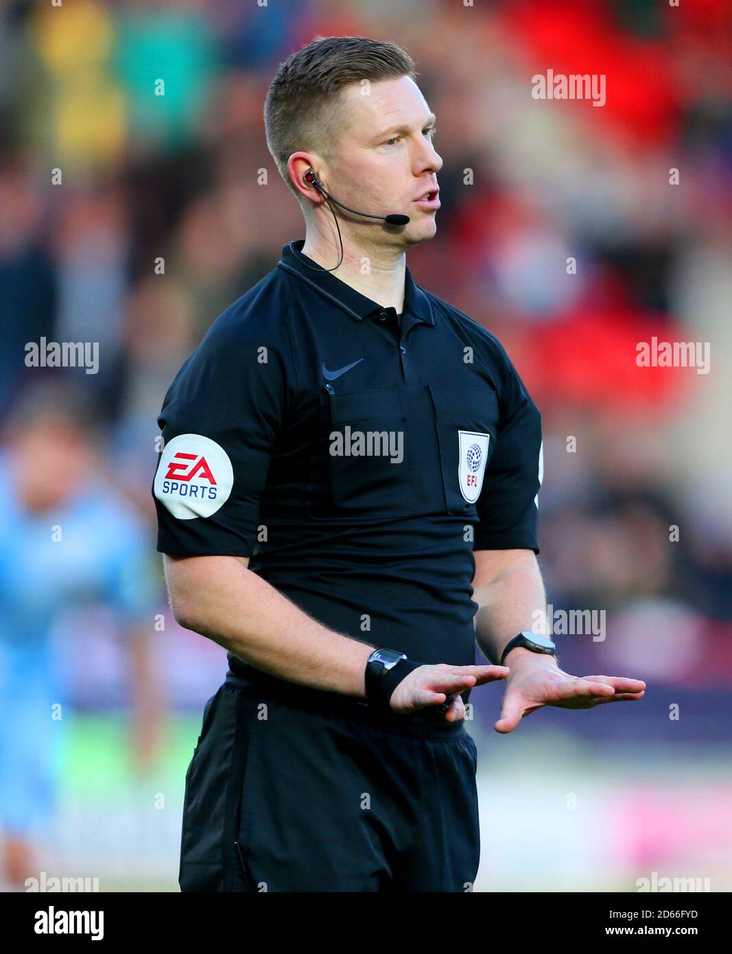 Referee Marc Edwards Stock Photo - Alamy