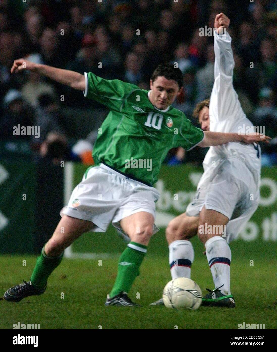 Republic Of Ireland's Robbie Keane keeps back Russia's Dmitry Khokhlov Stock Photo - Alamy