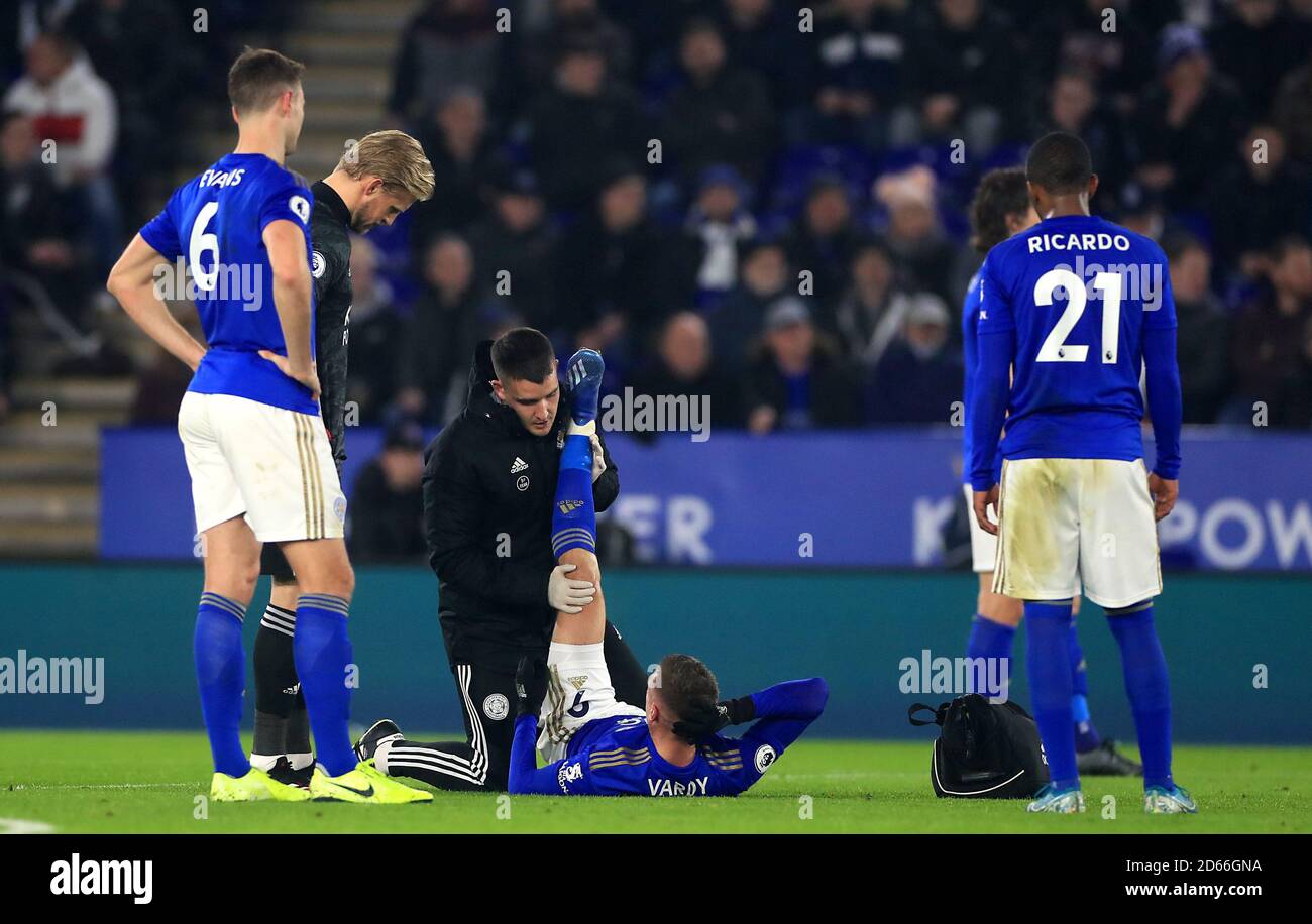 Leicester City's Jamie Vardy (centre) picks up an injury Stock Photo ...