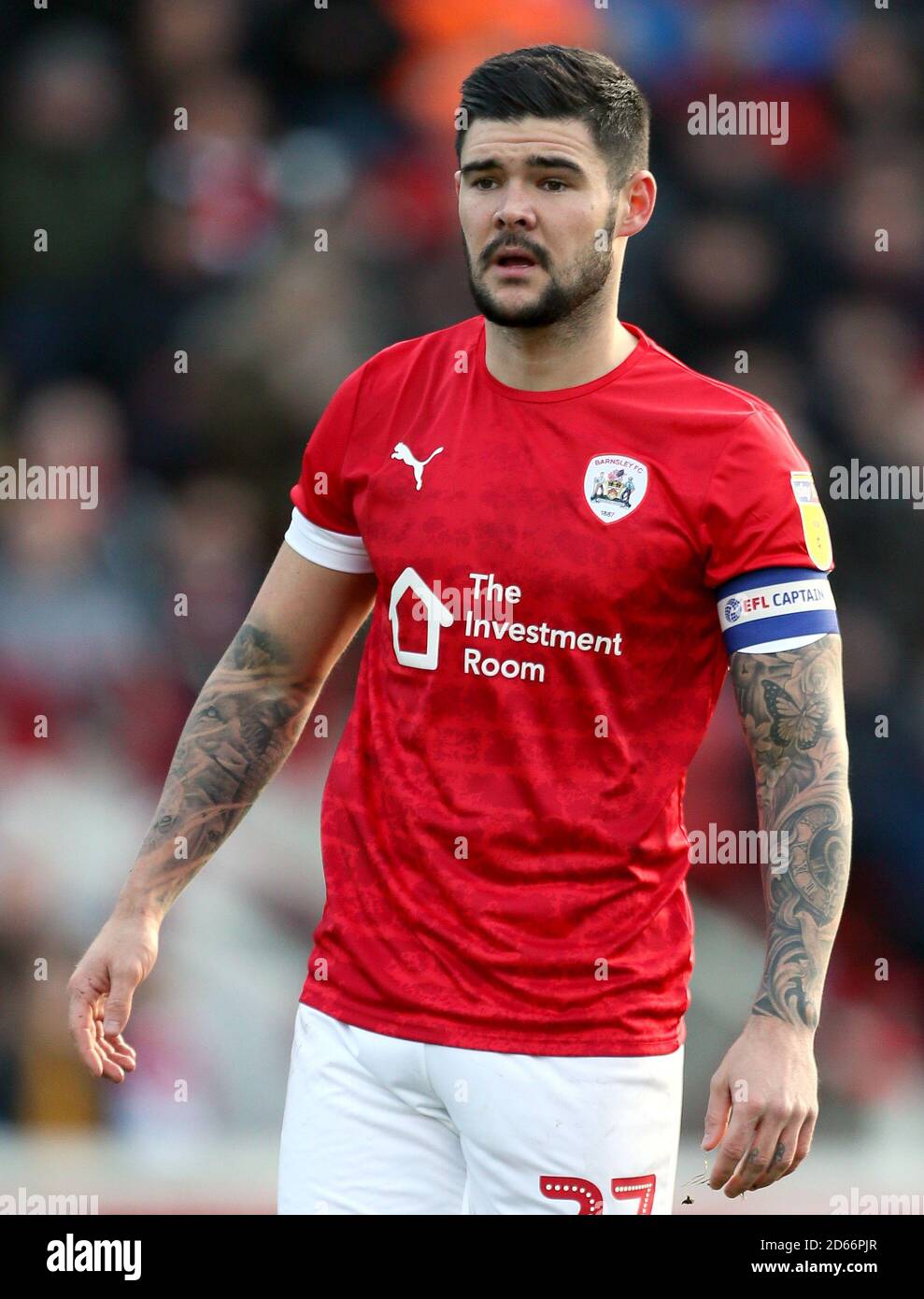 Barnsley's Alex Mowatt Stock Photo - Alamy