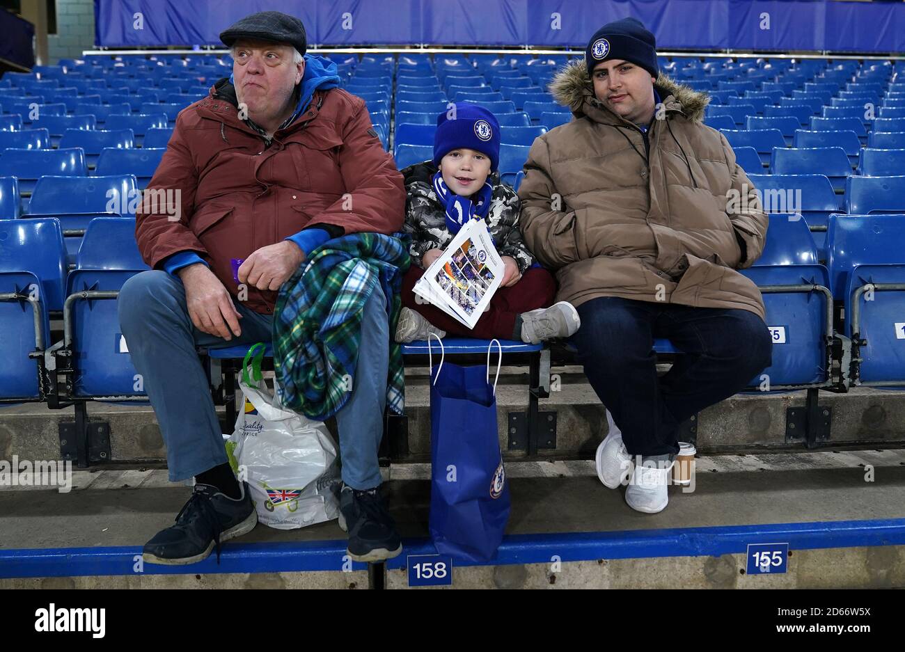 Chelsea uefa champions league fans hi-res stock photography and images ...
