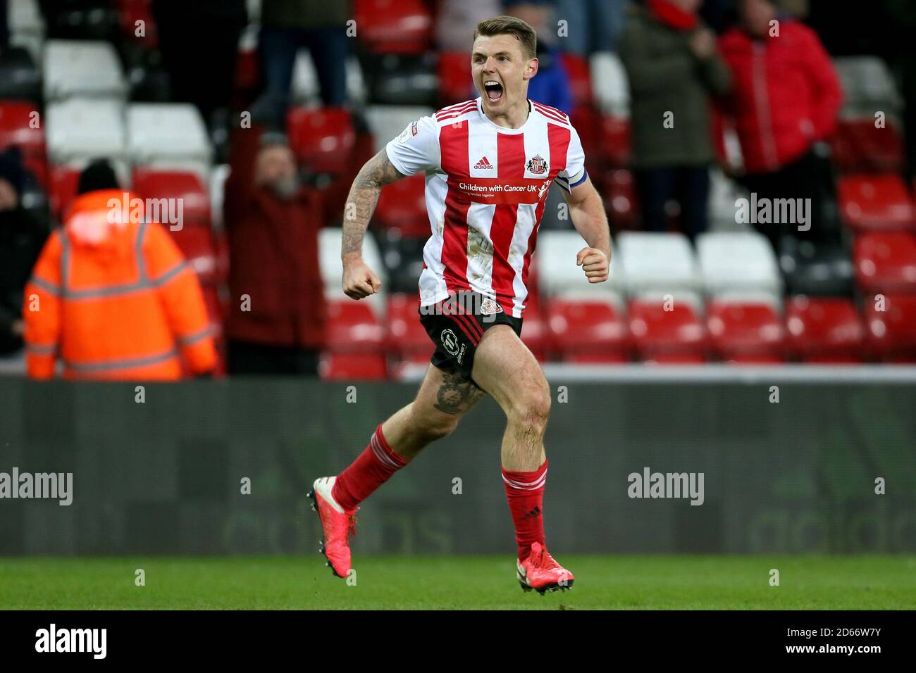 Sunderland's Max Power celebrates his equaliser Stock Photo - Alamy