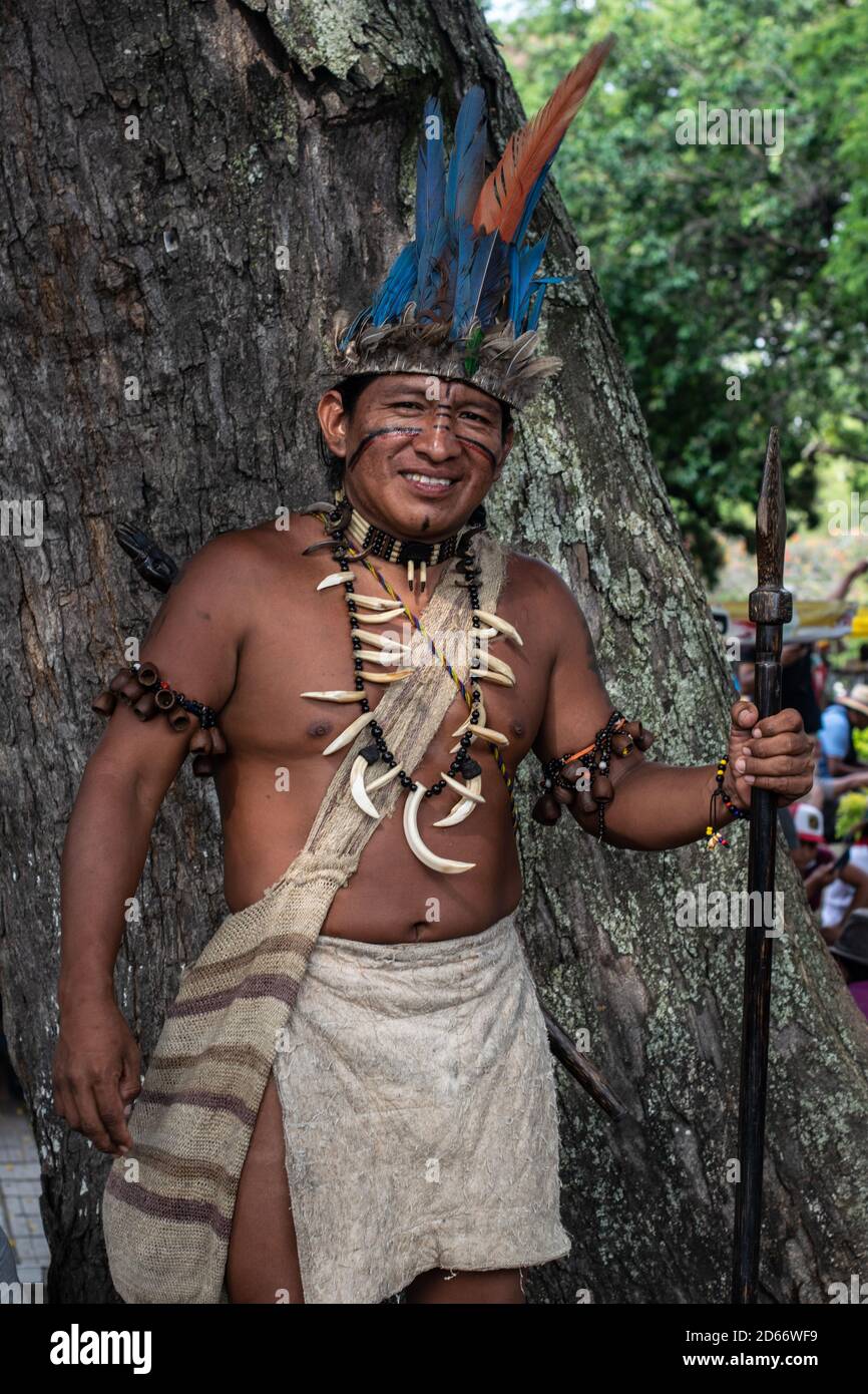 A caravan of 7,000 indigenous people, members of the Valle and Cauca ...