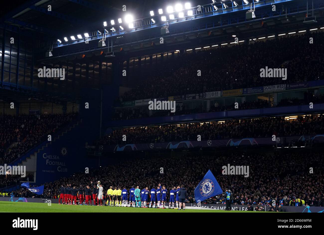 Teams lining up hi-res stock photography and images - Alamy