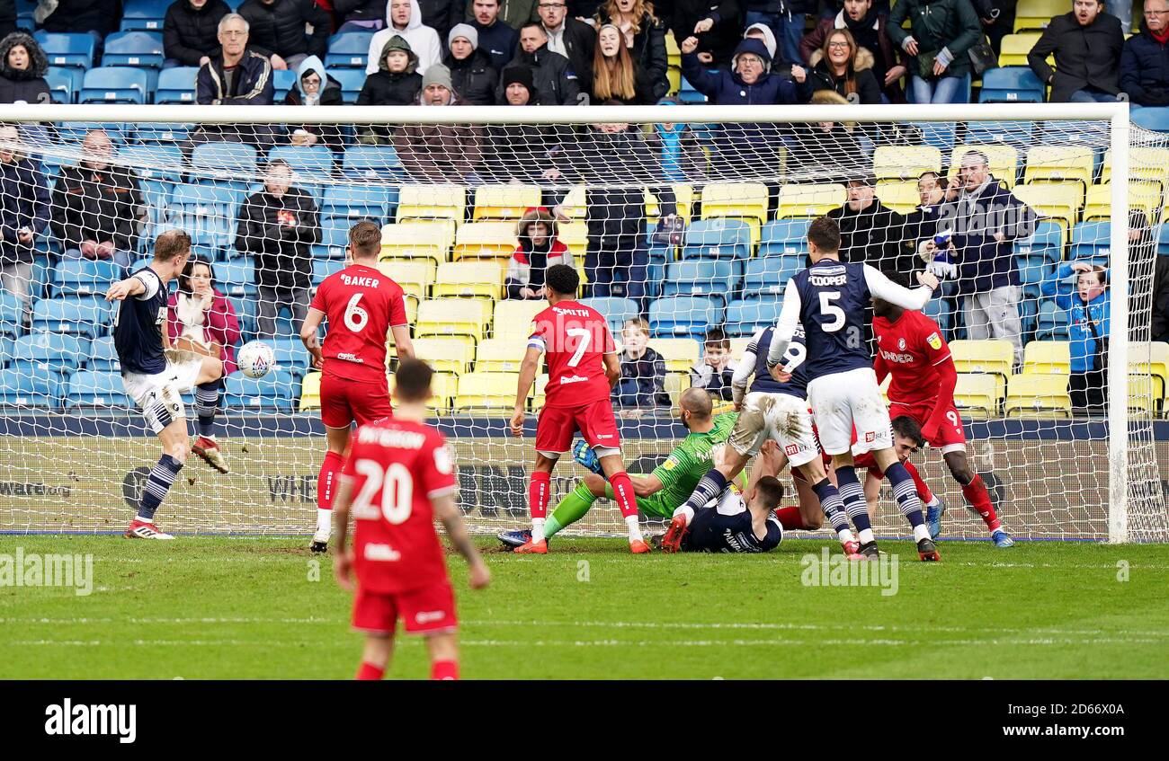 Millwall’'s Matt Smith scores his side’s first goal Stock Photo - Alamy