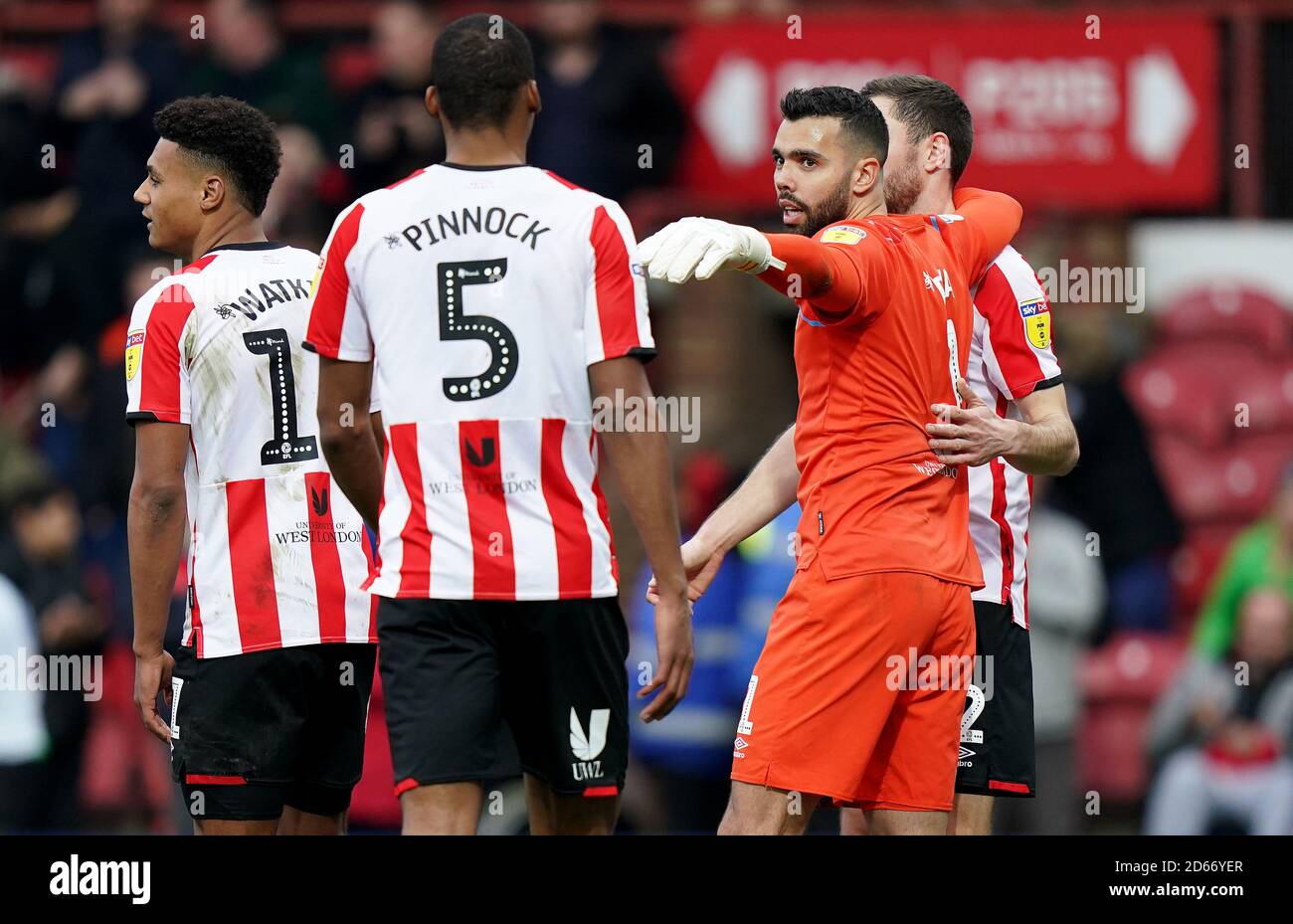 Brentford goalkeeper David Raya Martin celebrates winning the tie Stock ...