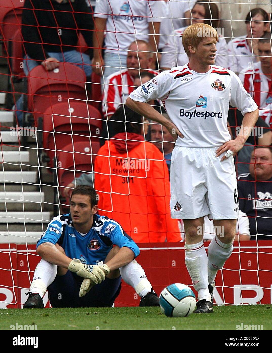 Sunderland goalkeeper Craig Gordon stands dejected after Sunderland's ...