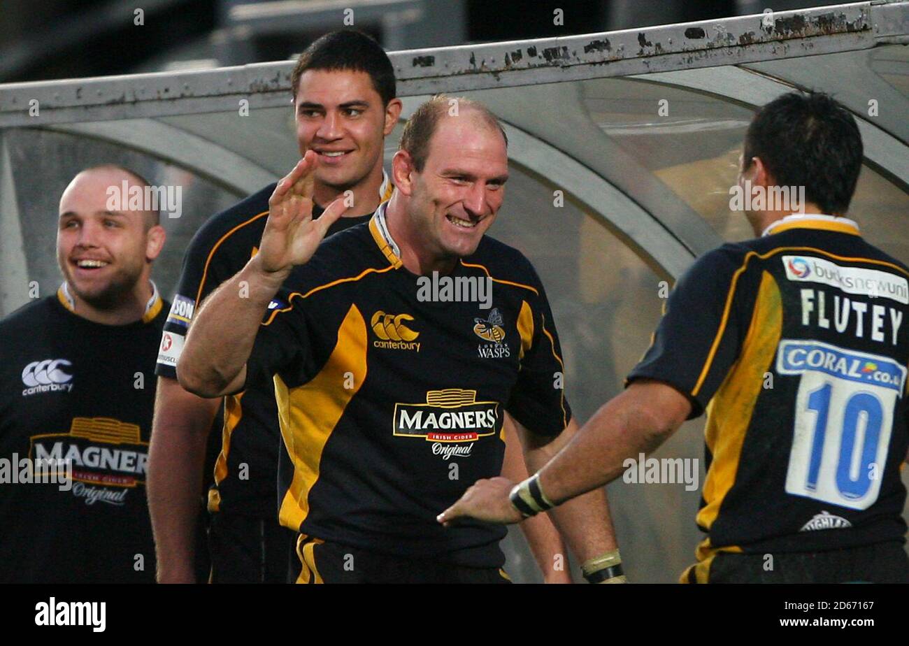 London Wasps' Lawrence Dallaglio celebrates victory Stock Photo - Alamy