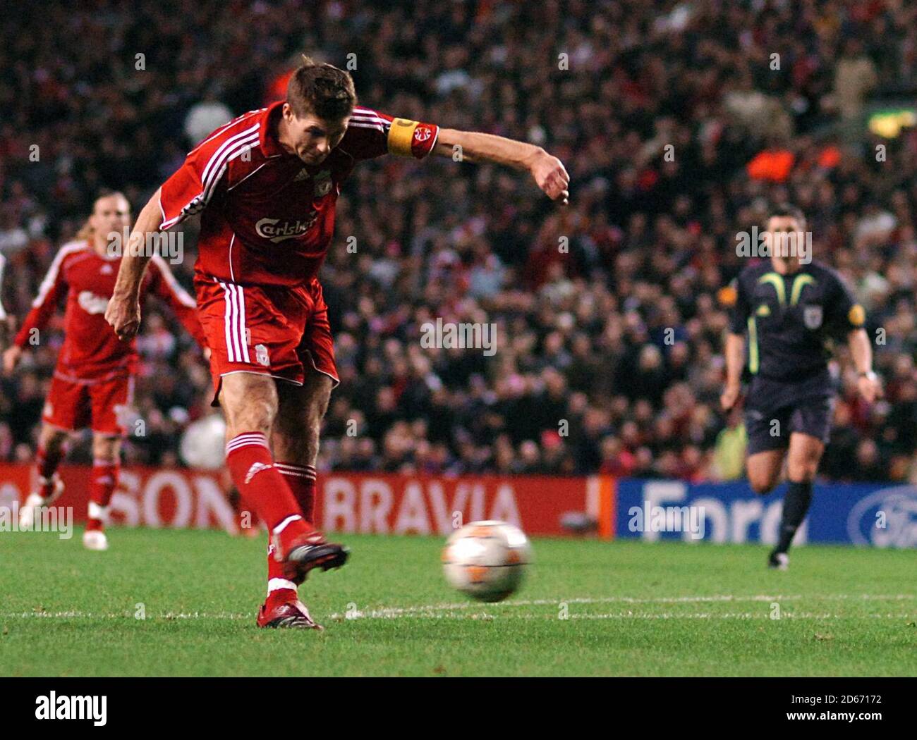 Steven gerrard scores hi-res stock photography and images - Alamy