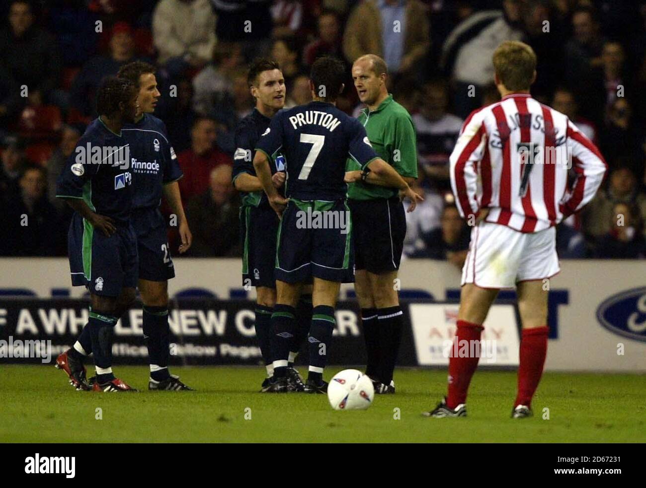 Referee argue arguement hi-res stock photography and images - Alamy