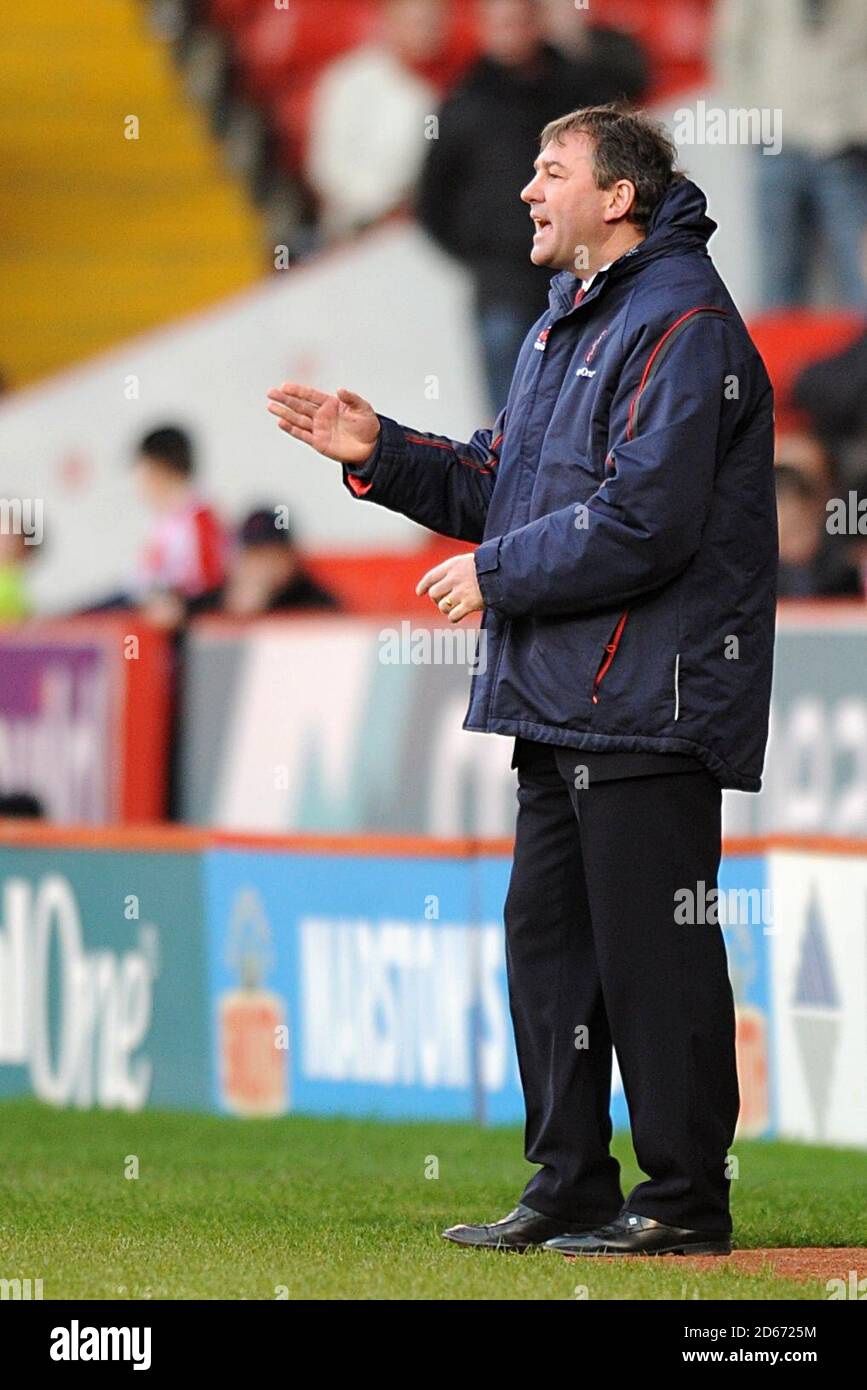 Football manager bryan robson hi-res stock photography and images - Alamy