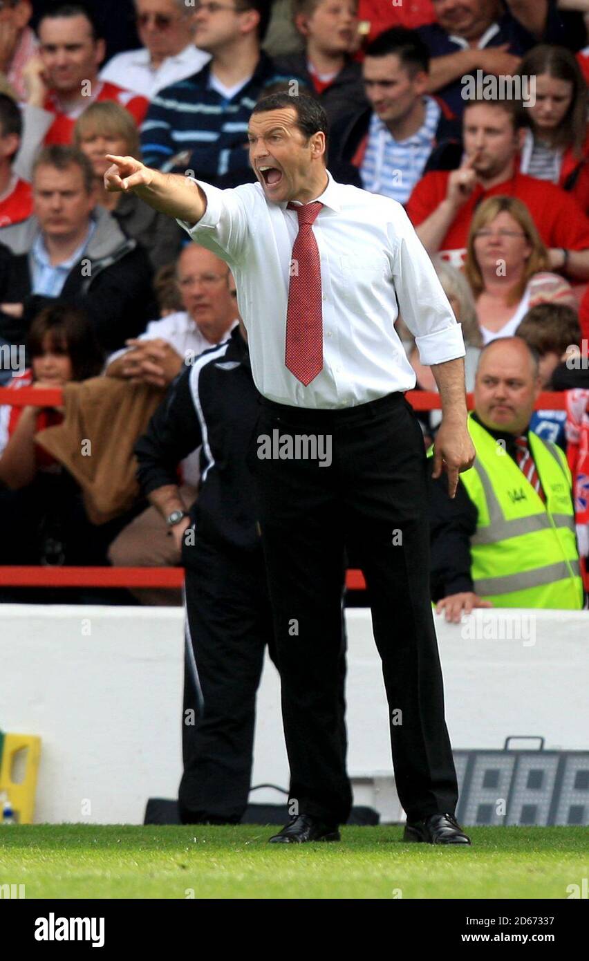 Nottingham forests manager colin calderwood hi-res stock photography ...