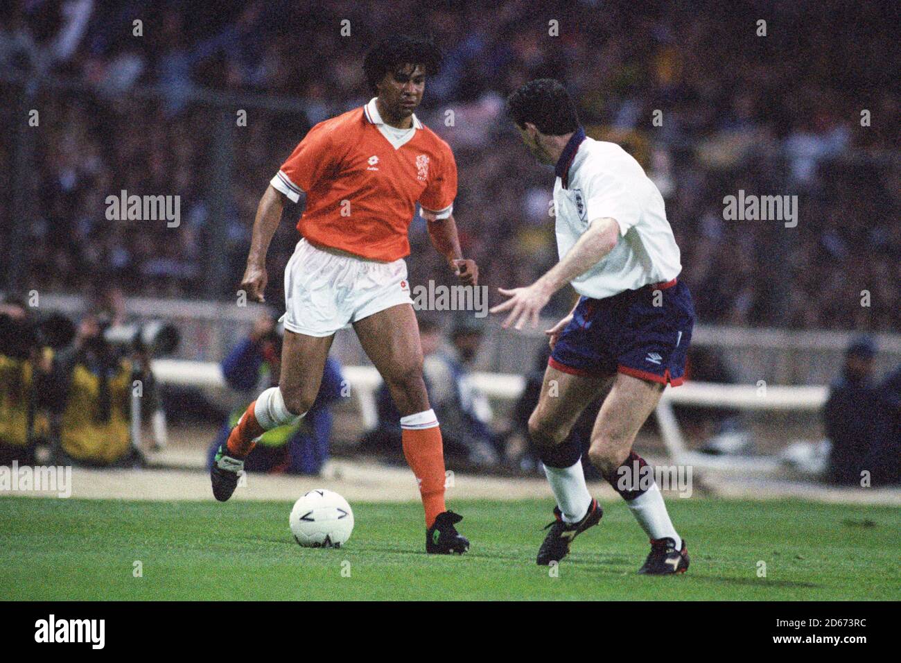 Ruud Gullit, Netherlands, and Martin Keown, England Stock Photo - Alamy