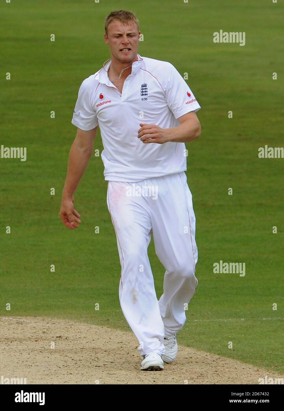 England's Andrew Flintoff shows his frustration Stock Photo - Alamy