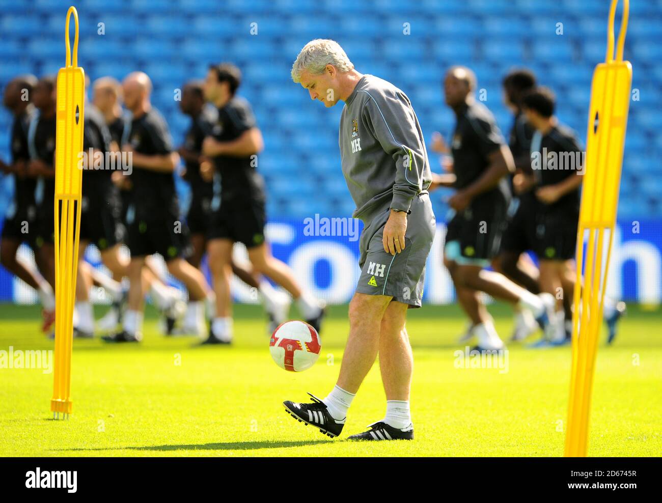 Football training mark hughes hi-res stock photography and images - Alamy