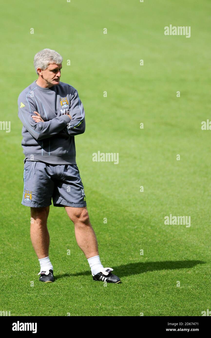 Manchester citys manager mark hughes hi-res stock photography and ...